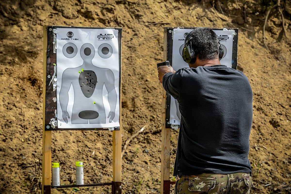 Hard Task - ZBRANĚ.cz